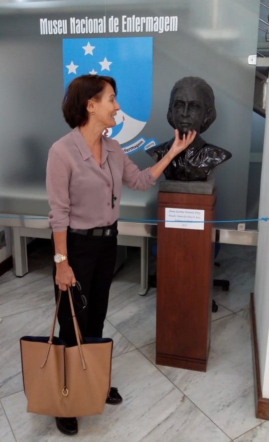 Tataraneta de Anna Nery visita Museu Nacional de Enfermagem - Cofen